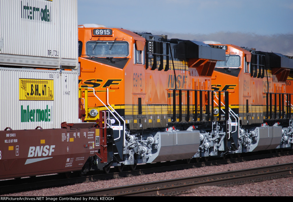 BNSF 6915 and BNSF 6914 roll eastbound as #3 and #4 units towards BNSF Barstow.
